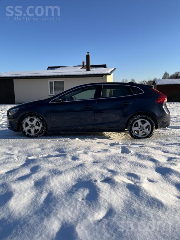 Blue Volvo V40 2013 in Riga, with an engine capacity of 1.60 L and mileage of 359 thousand km for 6150 €, photo 9 on AUTOMOTO.COM.LV