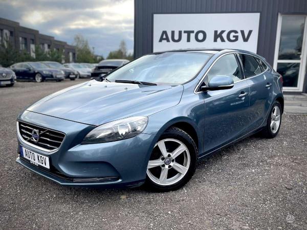 Blue Volvo V40 2013 in Vilnius, with an engine capacity of 1.60 L and mileage of 297 thousand km for 6799 €, photo 1 on AUTOMOTO.COM.LV