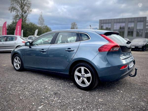 Blue Volvo V40 2013 in Vilnius, with an engine capacity of 1.60 L and mileage of 297 thousand km for 6799 €, photo 3 on AUTOMOTO.COM.LV