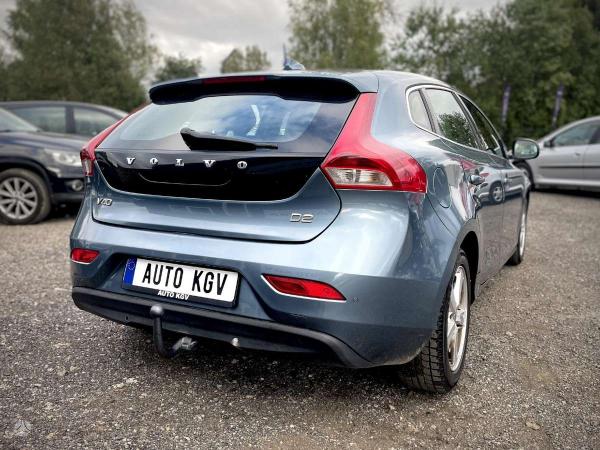 Blue Volvo V40 2013 in Vilnius, with an engine capacity of 1.60 L and mileage of 297 thousand km for 6799 €, photo 5 on AUTOMOTO.COM.LV