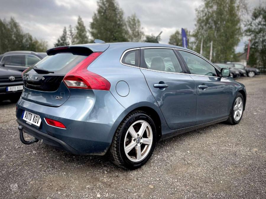Blue Volvo V40 2013 in Vilnius, with an engine capacity of 1.60 L and mileage of 297 thousand km for 6799 €, photo 6 on AUTOMOTO.COM.LV
