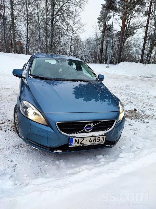 Blue Volvo V40 2013 in Valka, with an engine capacity of 1.60 L and mileage of 170 thousand km for 6500 €, photo 1 on AUTOMOTO.COM.LV