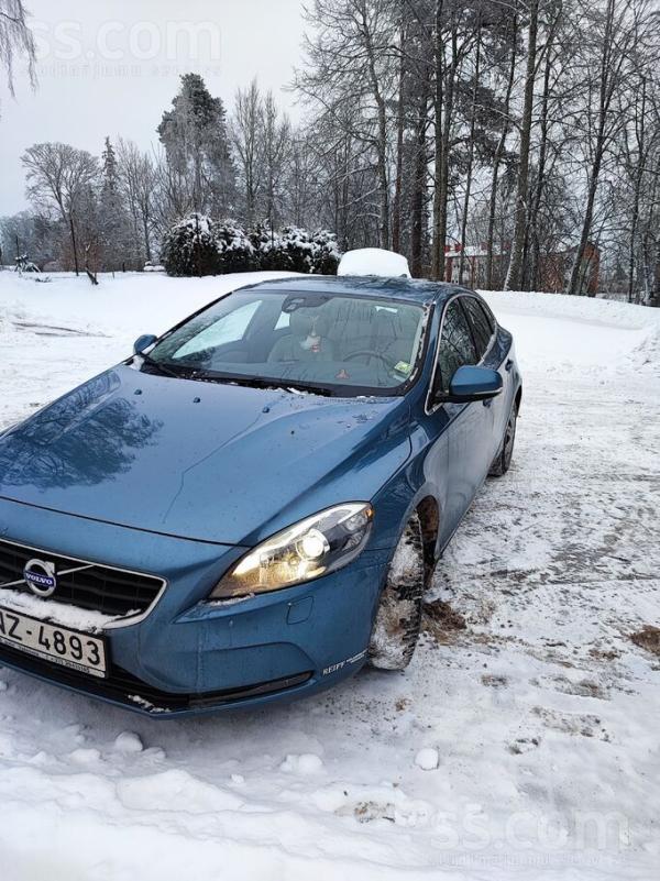 Blue Volvo V40 2013 in Valka, with an engine capacity of 1.60 L and mileage of 170 thousand km for 6500 €, photo 2 on AUTOMOTO.COM.LV