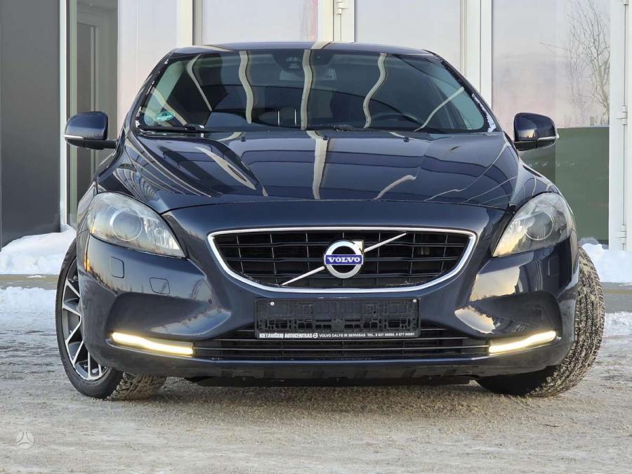 Blue Volvo V40 2013 in Vilnius, with an engine capacity of 1.98 L and mileage of 251 thousand km for 8900 €, photo 2 on AUTOMOTO.COM.LV