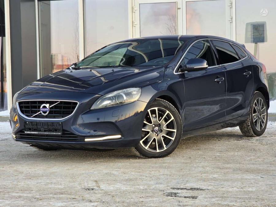Blue Volvo V40 2013 in Vilnius, with an engine capacity of 1.98 L and mileage of 251 thousand km for 8900 €, photo 3 on AUTOMOTO.COM.LV