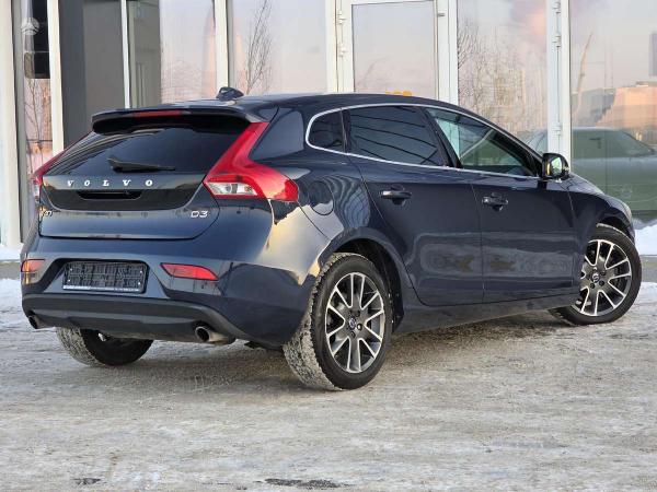 Blue Volvo V40 2013 in Vilnius, with an engine capacity of 1.98 L and mileage of 251 thousand km for 8900 €, photo 7 on AUTOMOTO.COM.LV