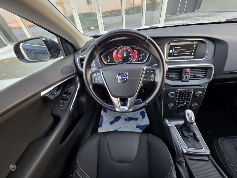 Blue Volvo V40 2013 in Vilnius, with an engine capacity of 1.98 L and mileage of 251 thousand km for 8900 €, photo 10 on AUTOMOTO.COM.LV