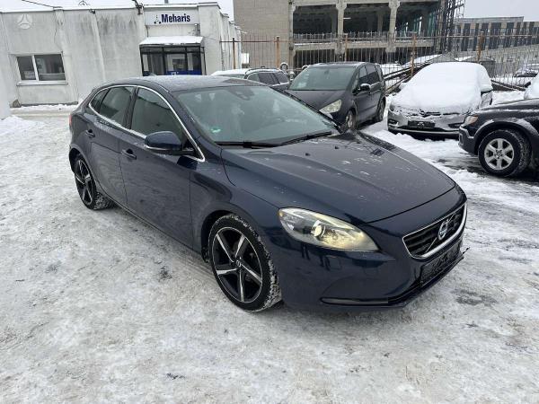 Zils Volvo V40 2013 Kauņa, ar dzinēja tilpumu 1.56 L un nobraukumu 216 tūkst. km par 5450 €, foto 1 vietnē AUTOMOTO.COM.LV