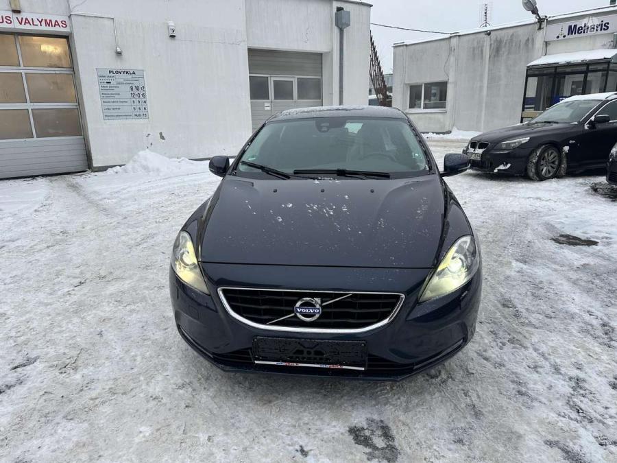 Blue Volvo V40 2013 in Kaunas, with an engine capacity of 1.56 L and mileage of 216 thousand km for 5450 €, photo 13 on AUTOMOTO.COM.LV