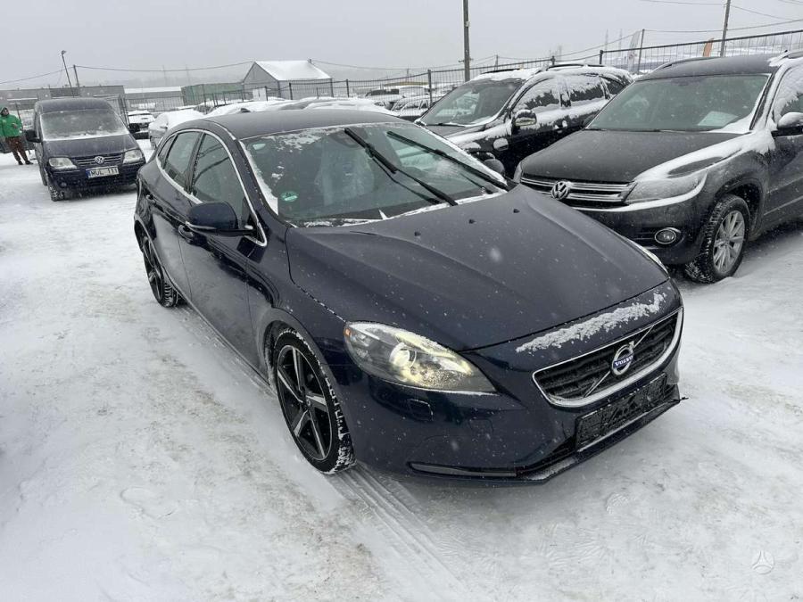 Blue Volvo V40 2013 in Kaunas, with an engine capacity of 1.56 L and mileage of 216 thousand km for 5450 €, photo 14 on AUTOMOTO.COM.LV