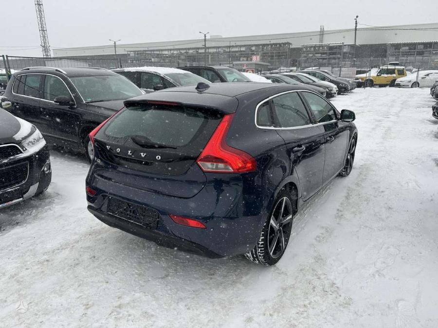Blue Volvo V40 2013 in Kaunas, with an engine capacity of 1.56 L and mileage of 216 thousand km for 5450 €, photo 18 on AUTOMOTO.COM.LV