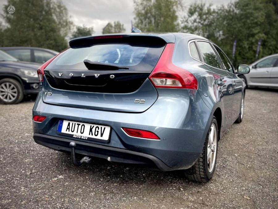 Blue Volvo V40 2013 in Vilnius, with an engine capacity of 1.60 L and mileage of 297 thousand km for 6499 €, photo 5 on AUTOMOTO.COM.LV