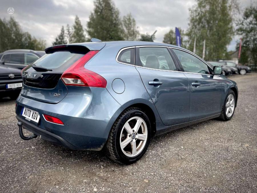 Blue Volvo V40 2013 in Vilnius, with an engine capacity of 1.60 L and mileage of 297 thousand km for 6499 €, photo 6 on AUTOMOTO.COM.LV