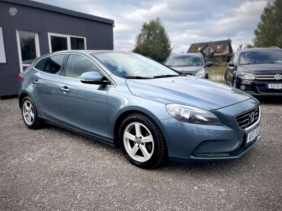 Blue Volvo V40 2013 in Vilnius, with an engine capacity of 1.60 L and mileage of 297 thousand km for 6499 €, photo 7 on AUTOMOTO.COM.LV