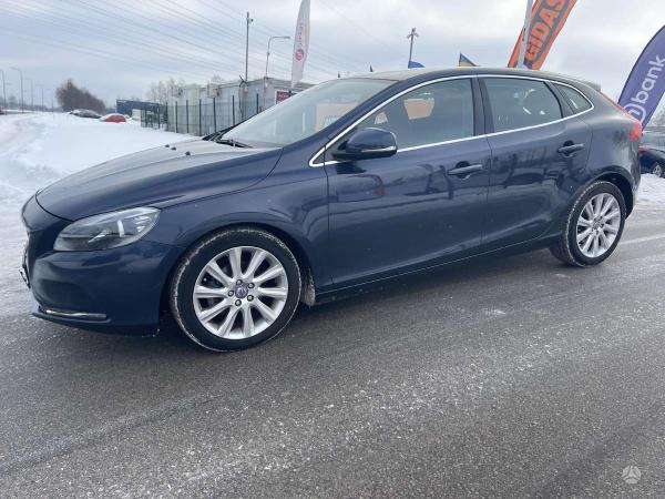 Zils Volvo V40 2013 Kauņa, ar dzinēja tilpumu 1.56 L un nobraukumu 246 tūkst. km par 4750 €, foto 9 vietnē AUTOMOTO.COM.LV