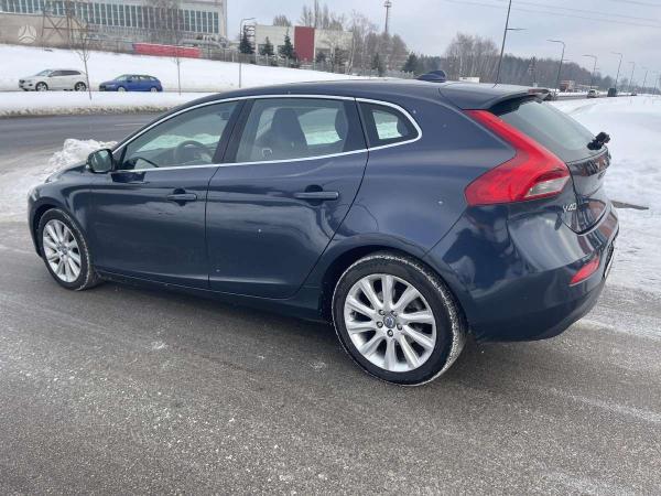 Zils Volvo V40 2013 Kauņa, ar dzinēja tilpumu 1.56 L un nobraukumu 246 tūkst. km par 4750 €, foto 10 vietnē AUTOMOTO.COM.LV