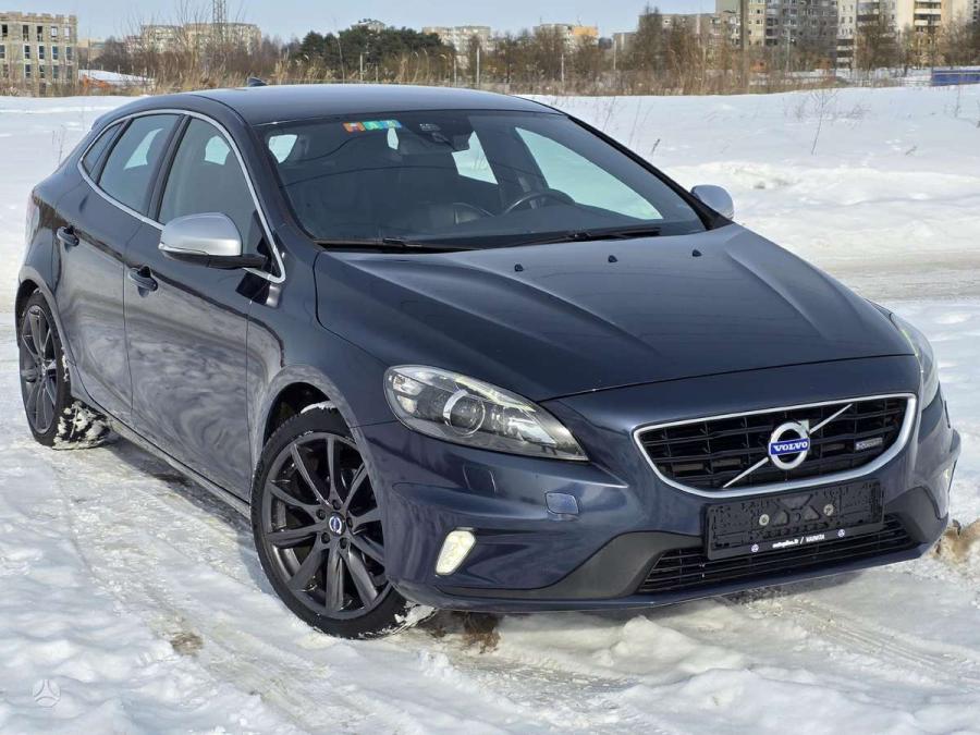 Blue Volvo V40 2013 in Vilnius, with an engine capacity of 1.56 L and mileage of 247 thousand km for 6200 €, photo 1 on AUTOMOTO.COM.LV