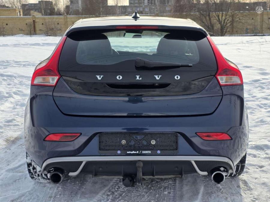 Blue Volvo V40 2013 in Vilnius, with an engine capacity of 1.56 L and mileage of 247 thousand km for 6200 €, photo 4 on AUTOMOTO.COM.LV