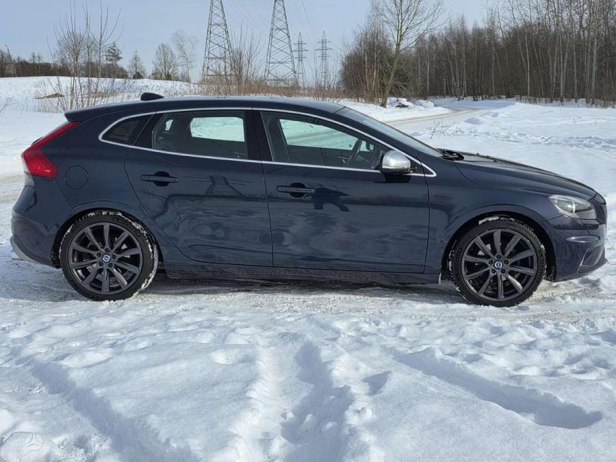 Blue Volvo V40 2013 in Vilnius, with an engine capacity of 1.56 L and mileage of 247 thousand km for 6200 €, photo 6 on AUTOMOTO.COM.LV