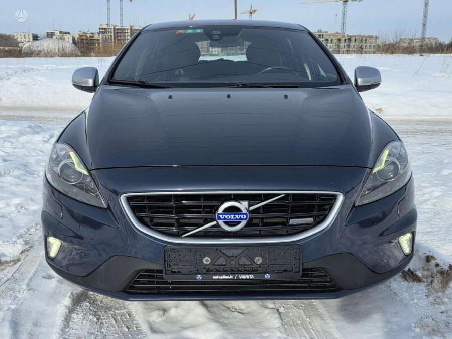 Blue Volvo V40 2013 in Vilnius, with an engine capacity of 1.56 L and mileage of 247 thousand km for 6200 €, photo 7 on AUTOMOTO.COM.LV