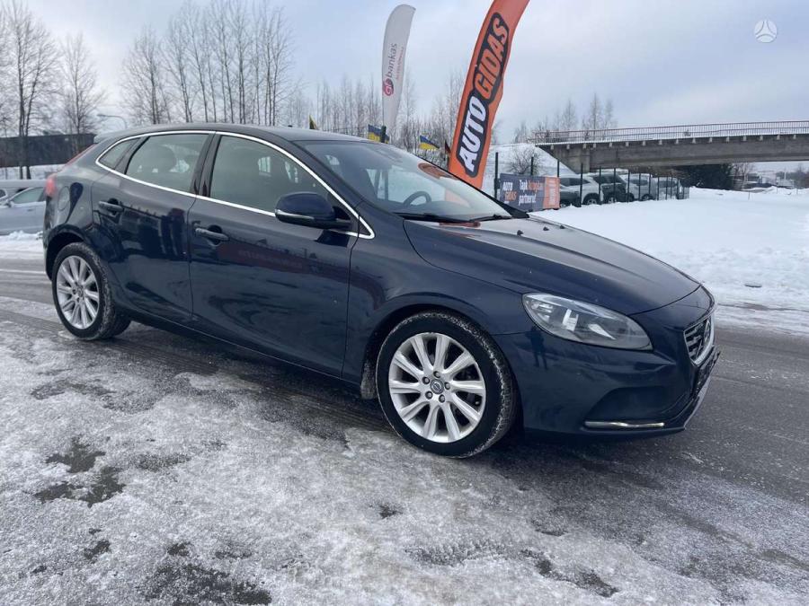 Blue Volvo V40 2013 in Kaunas, with an engine capacity of 1.56 L and mileage of 246 thousand km for 4750 €, photo 3 on AUTOMOTO.COM.LV