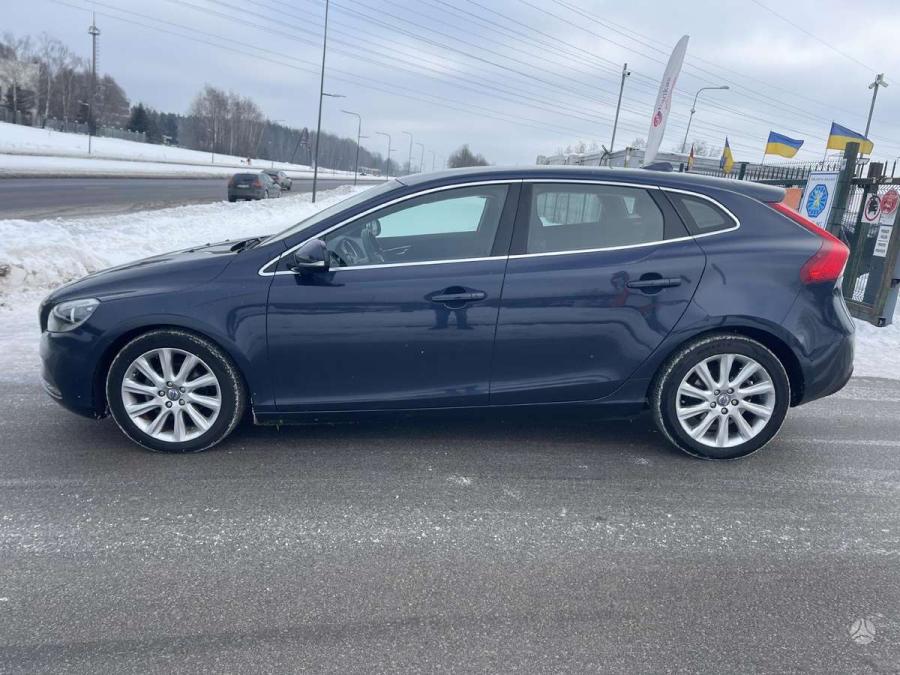 Blue Volvo V40 2013 in Kaunas, with an engine capacity of 1.56 L and mileage of 246 thousand km for 4750 €, photo 9 on AUTOMOTO.COM.LV