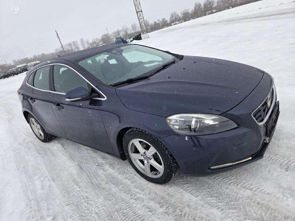 Синий Вольво В40 2013 в Мариямполе, объемом двигателя 1.56 л и пробегом 299 тыс. км за 4799 €, фото 6 на AUTOMOTO.COM.LV