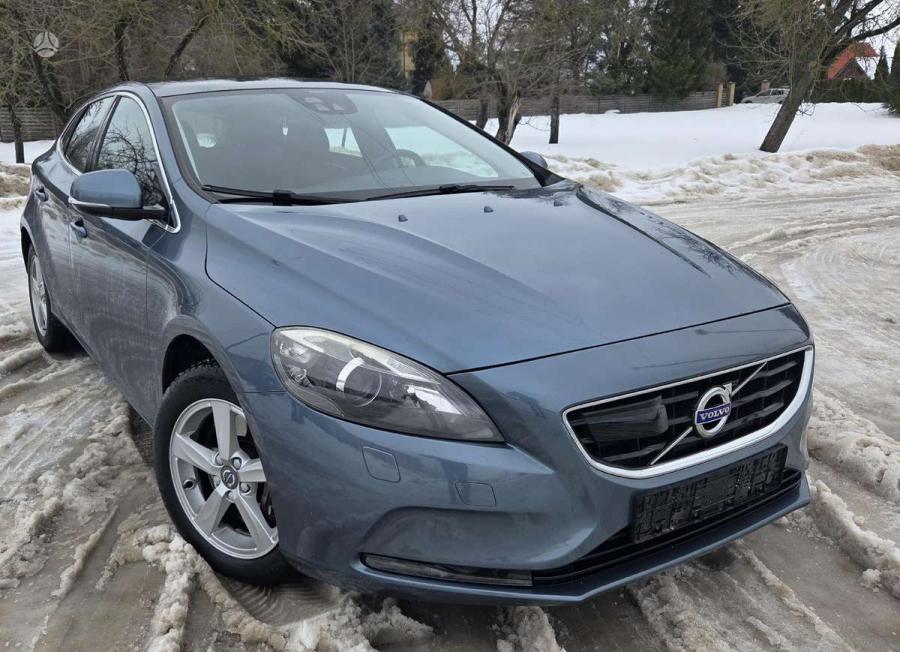 Blue Volvo V40 2013 in Kaunas, with an engine capacity of 1.98 L and mileage of 244 thousand km for 6200 €, photo 1 on AUTOMOTO.COM.LV