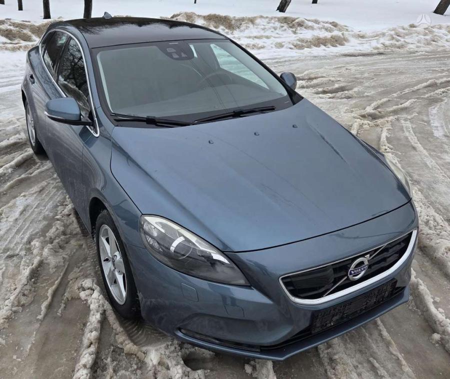 Blue Volvo V40 2013 in Kaunas, with an engine capacity of 1.98 L and mileage of 244 thousand km for 6200 €, photo 5 on AUTOMOTO.COM.LV
