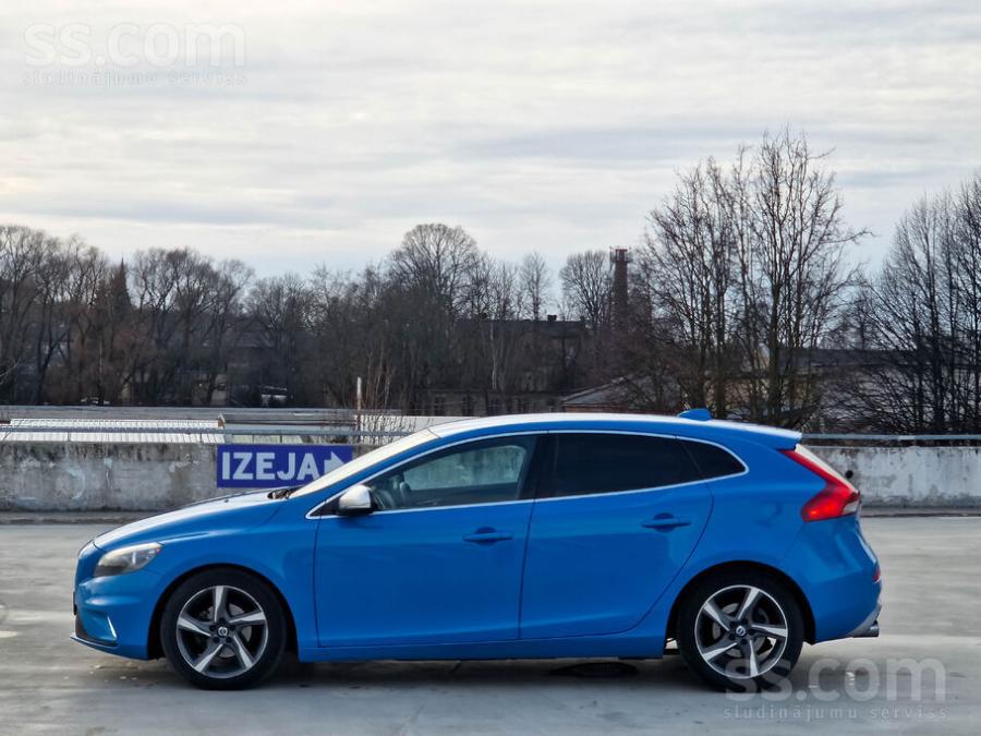 Zils Volvo V40 2013 Rīga, ar dzinēja tilpumu 1.60 L un nobraukumu 329 tūkst. km par 4950 €, foto 4 vietnē AUTOMOTO.COM.LV
