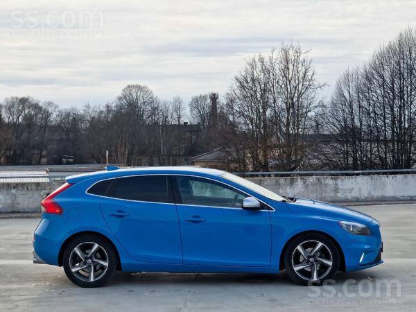 Blue Volvo V40 2013 in Riga, with an engine capacity of 1.60 L and mileage of 329 thousand km for 4950 €, photo 5 on AUTOMOTO.COM.LV