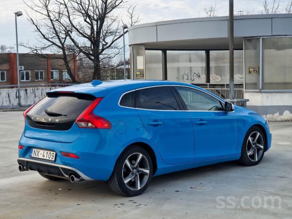 Blue Volvo V40 2013 in Riga, with an engine capacity of 1.60 L and mileage of 329 thousand km for 4950 €, photo 6 on AUTOMOTO.COM.LV