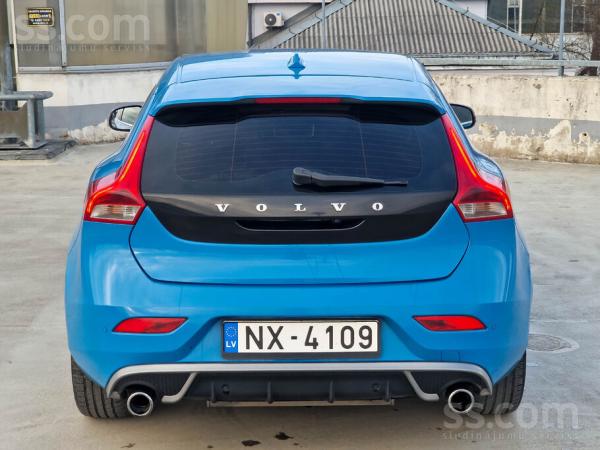 Blue Volvo V40 2013 in Riga, with an engine capacity of 1.60 L and mileage of 329 thousand km for 4950 €, photo 7 on AUTOMOTO.COM.LV
