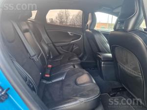 Zils Volvo V40 2013 Rīga, ar dzinēja tilpumu 1.60 L un nobraukumu 329 tūkst. km par 4950 €, foto 18 vietnē AUTOMOTO.COM.LV