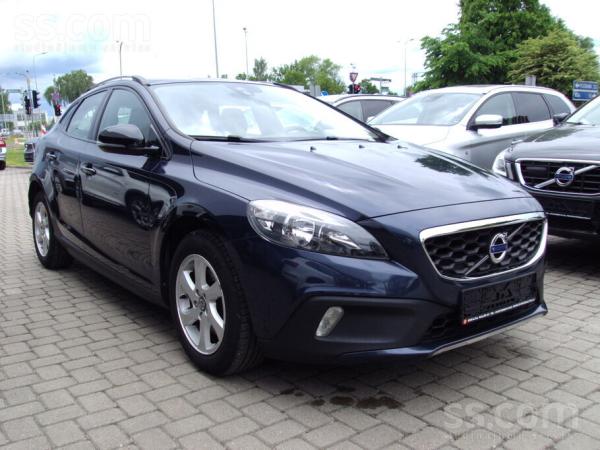 Blue Volvo V40 2013 in Riga, with an engine capacity of 1.60 L and mileage of 157 thousand km for 10300 €, photo 2 on AUTOMOTO.COM.LV
