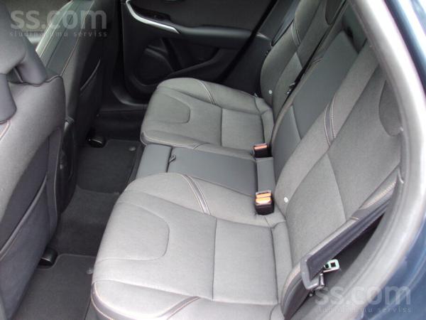 Blue Volvo V40 2013 in Riga, with an engine capacity of 1.60 L and mileage of 157 thousand km for 10300 €, photo 5 on AUTOMOTO.COM.LV