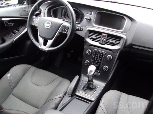 Blue Volvo V40 2013 in Riga, with an engine capacity of 1.60 L and mileage of 157 thousand km for 10300 €, photo 6 on AUTOMOTO.COM.LV