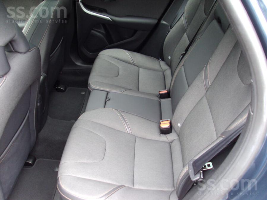 Zils Volvo V40 2013 Rīga, ar dzinēja tilpumu 1.60 L un nobraukumu 157 tūkst. km par 9900 €, foto 6 vietnē AUTOMOTO.COM.LV