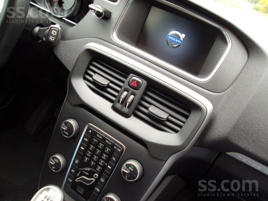 Zils Volvo V40 2013 Rīga, ar dzinēja tilpumu 1.60 L un nobraukumu 157 tūkst. km par 9900 €, foto 9 vietnē AUTOMOTO.COM.LV