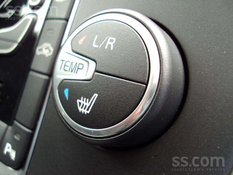 Zils Volvo V40 2013 Rīga, ar dzinēja tilpumu 1.60 L un nobraukumu 157 tūkst. km par 9900 €, foto 10 vietnē AUTOMOTO.COM.LV