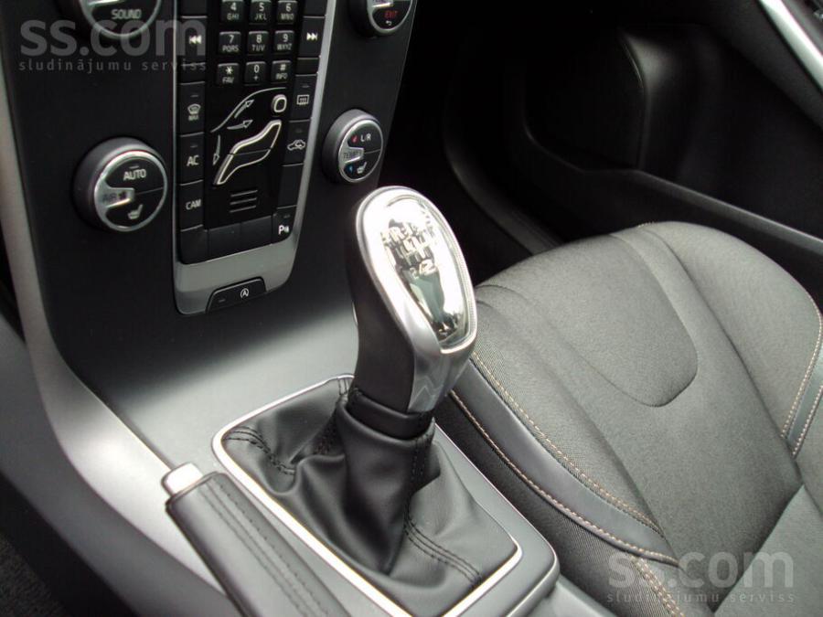 Zils Volvo V40 2013 Rīga, ar dzinēja tilpumu 1.60 L un nobraukumu 157 tūkst. km par 9900 €, foto 14 vietnē AUTOMOTO.COM.LV
