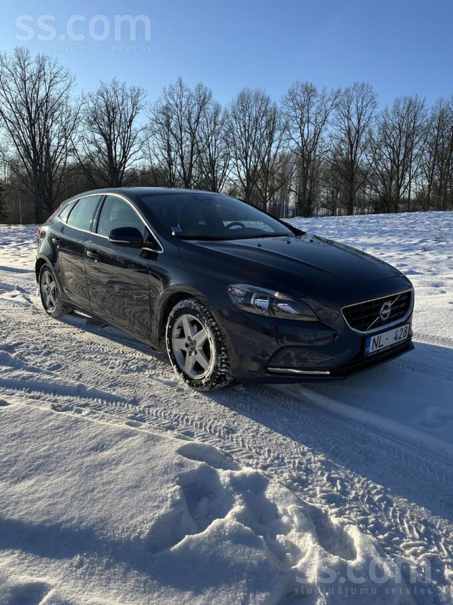 Zils Volvo V40 2013 Rīga, ar dzinēja tilpumu 1.60 L un nobraukumu 361 tūkst. km par 5650 €, foto 1 vietnē AUTOMOTO.COM.LV