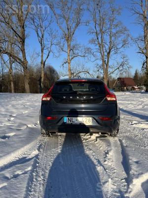 Zils Volvo V40 2013 Rīga, ar dzinēja tilpumu 1.60 L un nobraukumu 361 tūkst. km par 5650 €, foto 8 vietnē AUTOMOTO.COM.LV