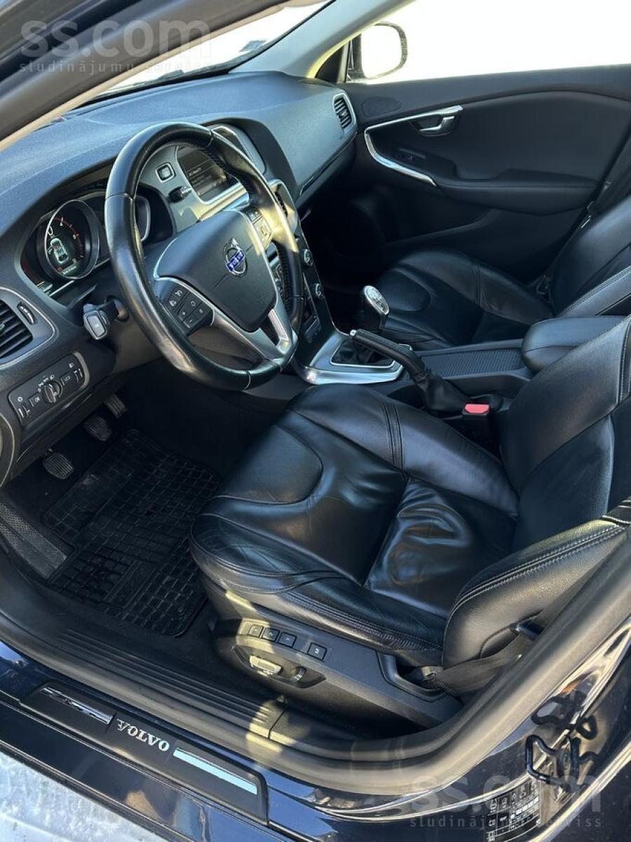 Zils Volvo V40 2013 Rīga, ar dzinēja tilpumu 1.60 L un nobraukumu 361 tūkst. km par 5650 €, foto 11 vietnē AUTOMOTO.COM.LV