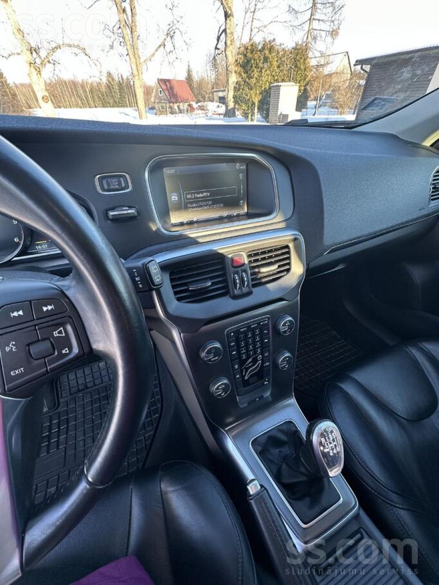 Zils Volvo V40 2013 Rīga, ar dzinēja tilpumu 1.60 L un nobraukumu 361 tūkst. km par 5650 €, foto 13 vietnē AUTOMOTO.COM.LV