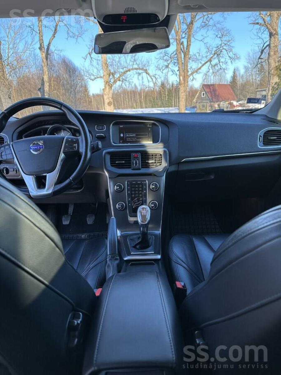 Zils Volvo V40 2013 Rīga, ar dzinēja tilpumu 1.60 L un nobraukumu 361 tūkst. km par 5650 €, foto 14 vietnē AUTOMOTO.COM.LV