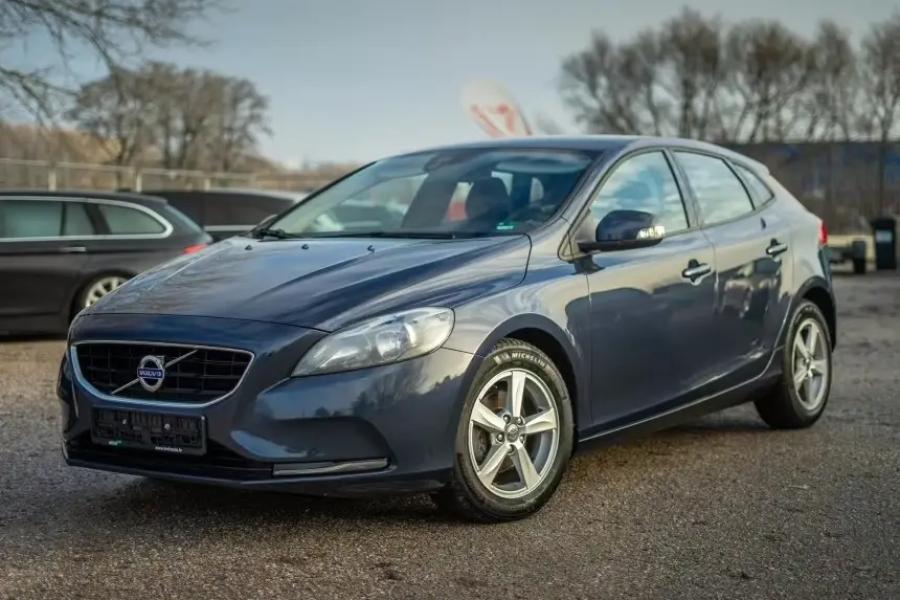 Zils Volvo V40 2013 Liepāja, ar dzinēja tilpumu 1.60 L un nobraukumu 269 tūkst. km par 8050 €, foto 1 vietnē AUTOMOTO.COM.LV