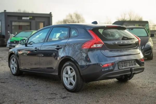 Blue Volvo V40 2013 in Liepaja, with an engine capacity of 1.60 L and mileage of 269 thousand km for 8050 €, photo 2 on AUTOMOTO.COM.LV