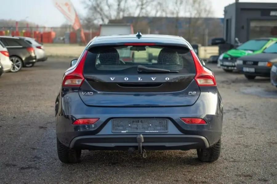Zils Volvo V40 2013 Liepāja, ar dzinēja tilpumu 1.60 L un nobraukumu 269 tūkst. km par 8050 €, foto 4 vietnē AUTOMOTO.COM.LV