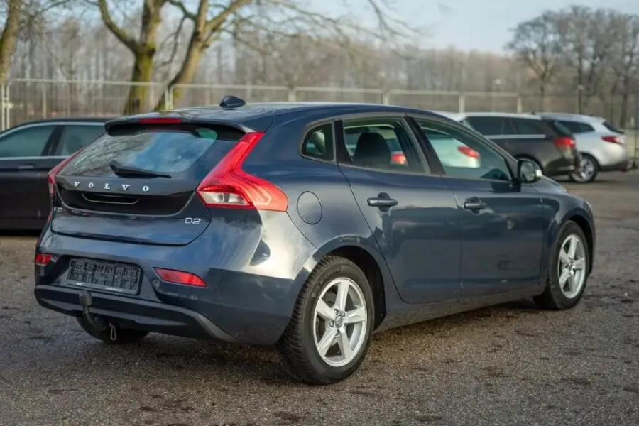 Zils Volvo V40 2013 Liepāja, ar dzinēja tilpumu 1.60 L un nobraukumu 269 tūkst. km par 8050 €, foto 5 vietnē AUTOMOTO.COM.LV